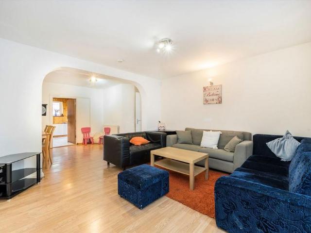 4 bedroom bungalow to rent