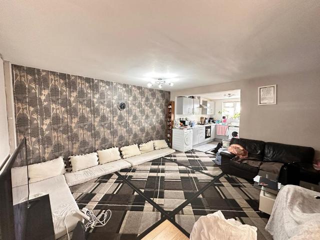 4 bedroom bungalow to rent