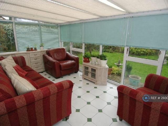4 bedroom bungalow to rent