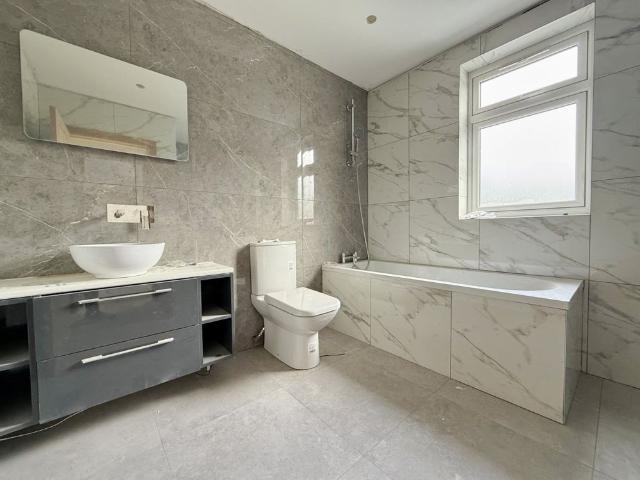 4 bedroom bungalow to rent