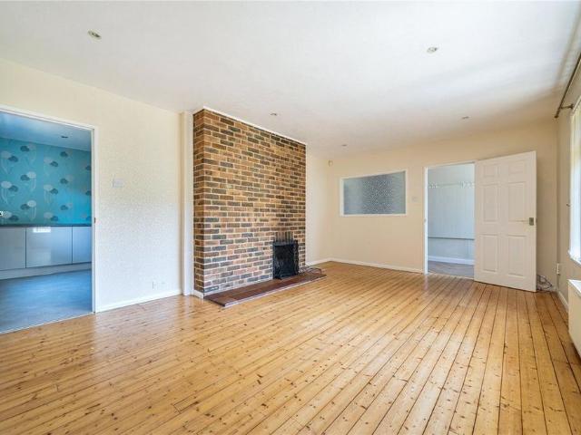 4 bedroom bungalow to rent