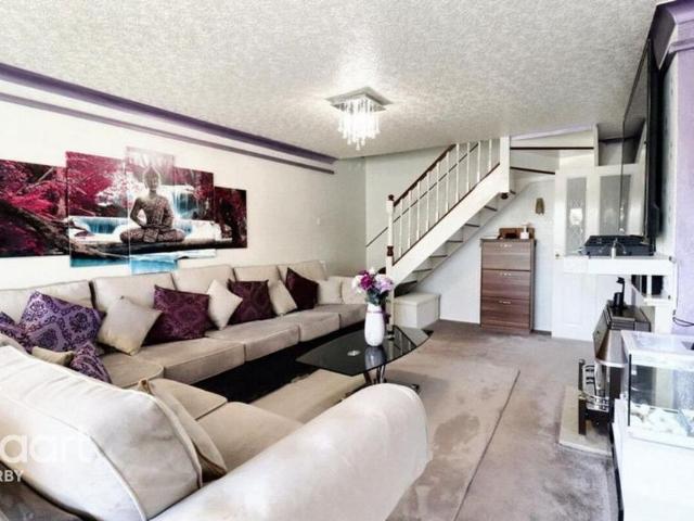 4 bedroom bungalow to rent