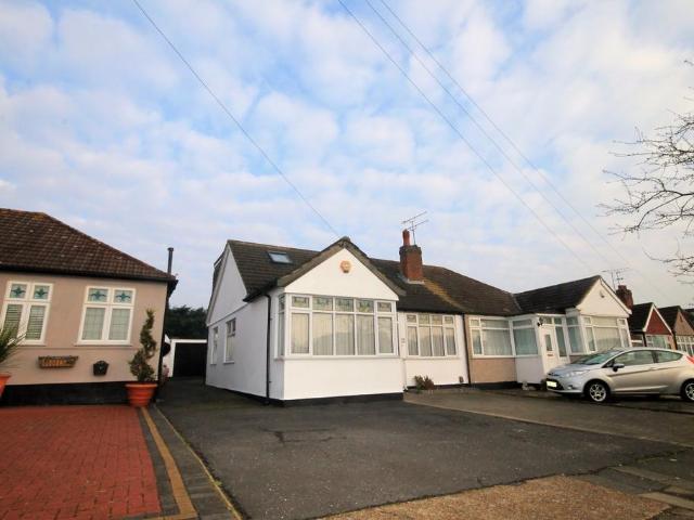4 bedroom bungalow to rent