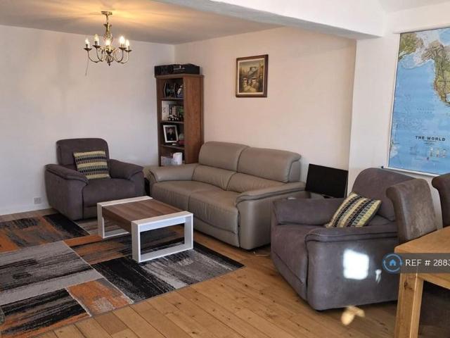 4 bedroom bungalow to rent