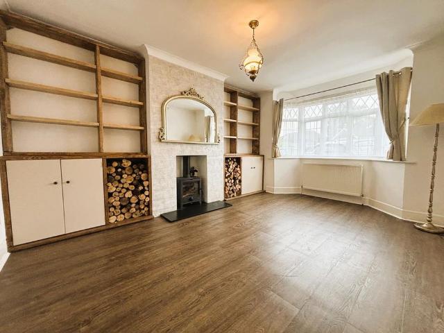 4 bedroom bungalow to rent