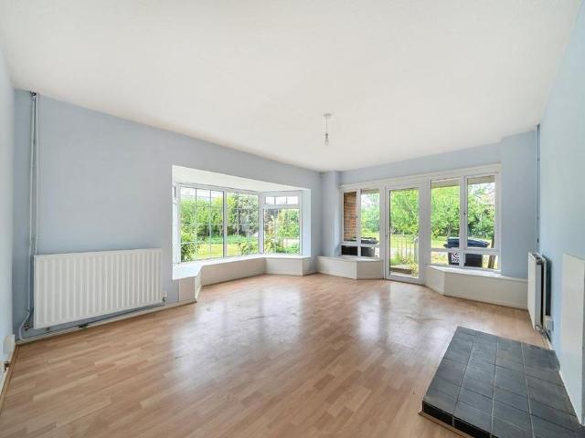 4 bedroom bungalow to rent