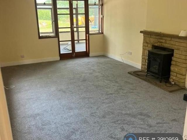 4 bedroom bungalow to rent
