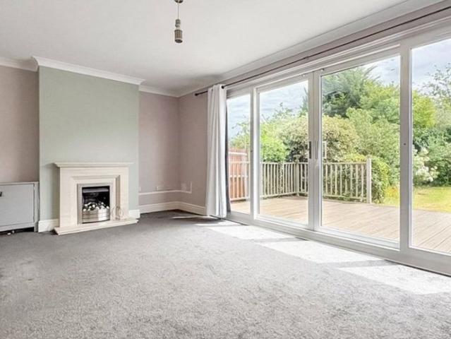 4 bedroom bungalow to rent
