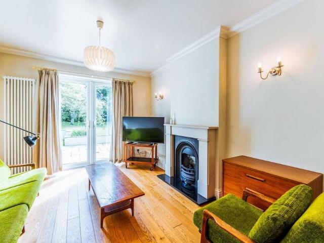 4 bedroom bungalow to rent