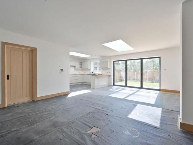4 bedroom bungalow to rent