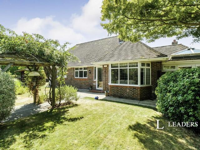4 bedroom bungalow to rent