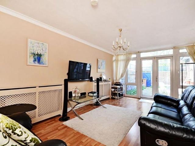 4 bedroom bungalow to rent