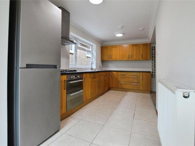 4 bedroom bungalow to rent