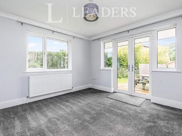 4 bedroom bungalow to rent