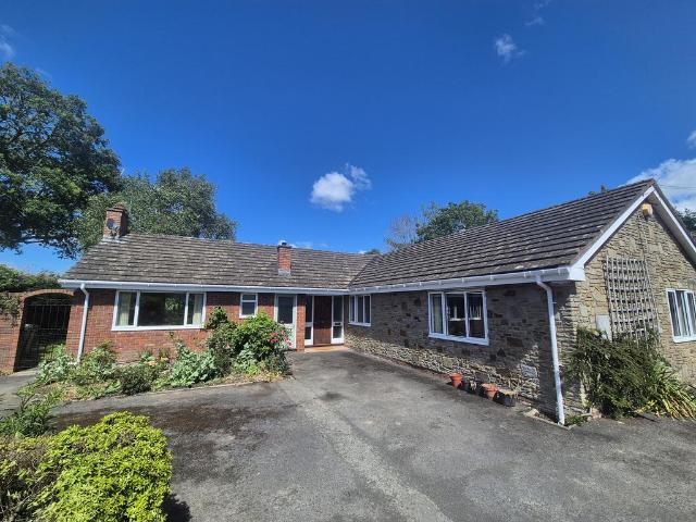 4 bedroom bungalow to rent