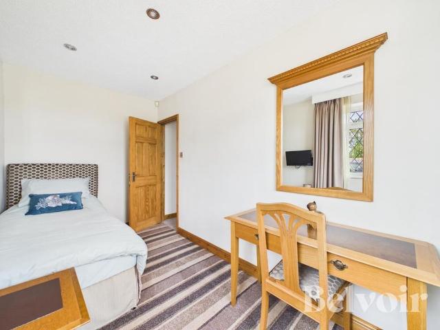 4 bedroom bungalow to rent