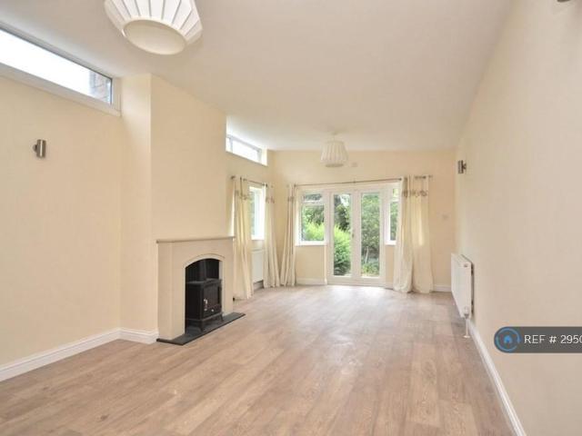 4 bedroom bungalow to rent