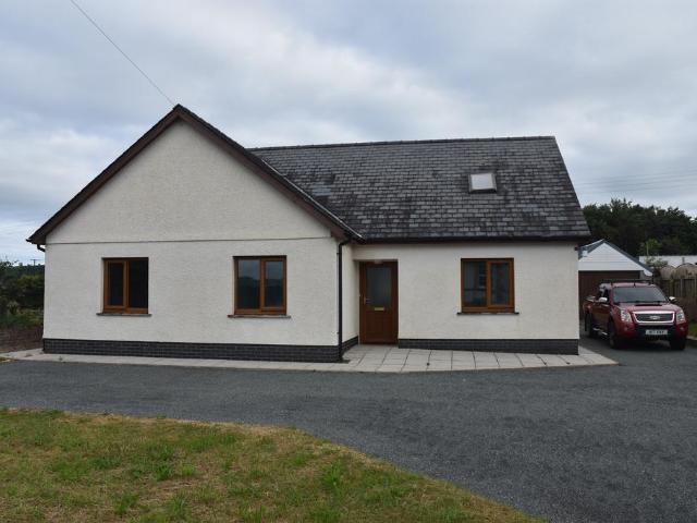 4 bedroom bungalow to rent
