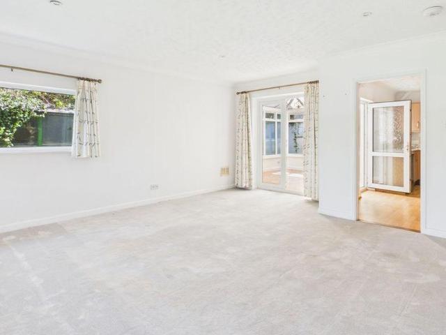 4 bedroom bungalow to rent