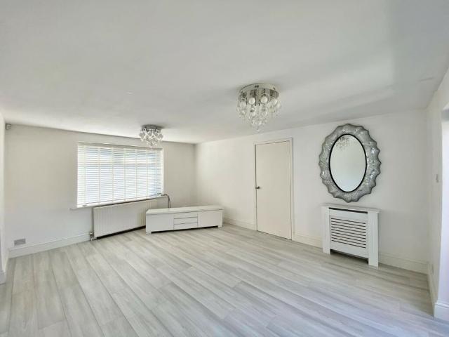 4 bedroom bungalow to rent