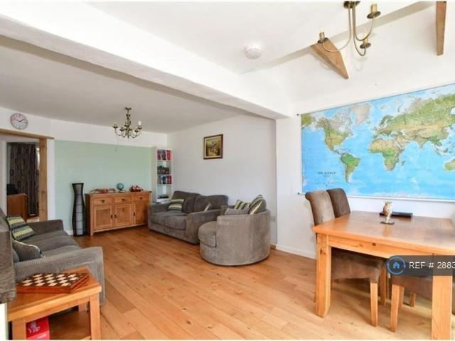 4 bedroom bungalow to rent