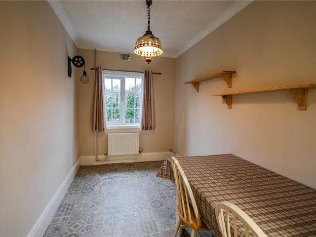 4 bedroom bungalow to rent