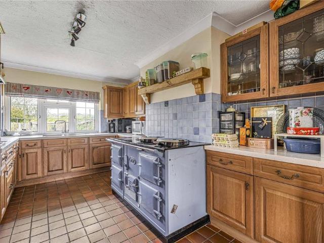 4 bedroom bungalow to rent