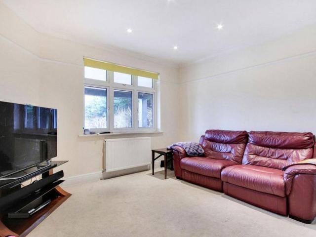 4 bedroom bungalow to rent