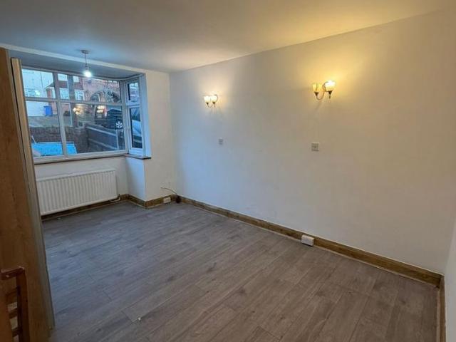 4 bedroom bungalow to rent