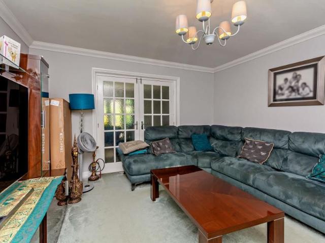 4 bedroom bungalow to rent