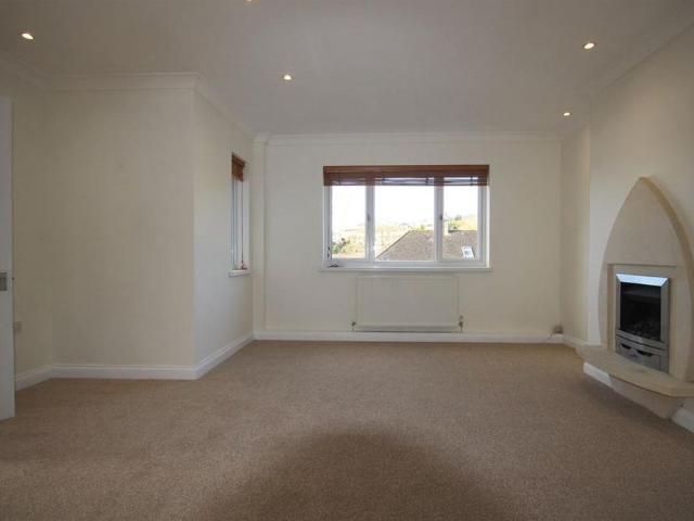 4 bedroom bungalow to rent