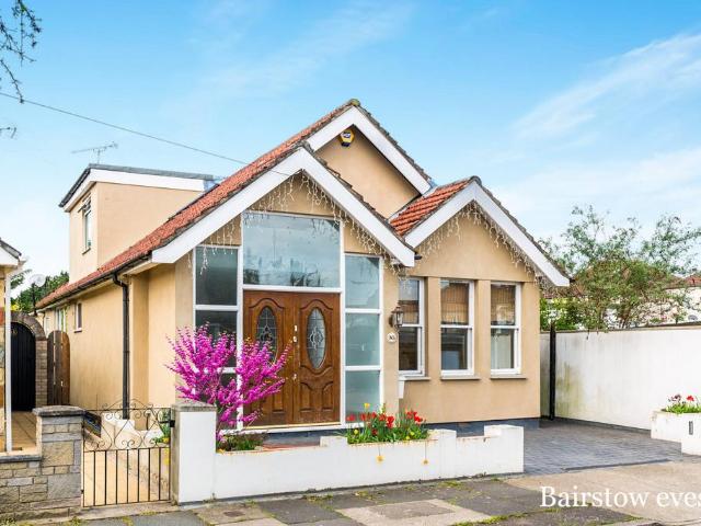 4 bedroom bungalow to rent