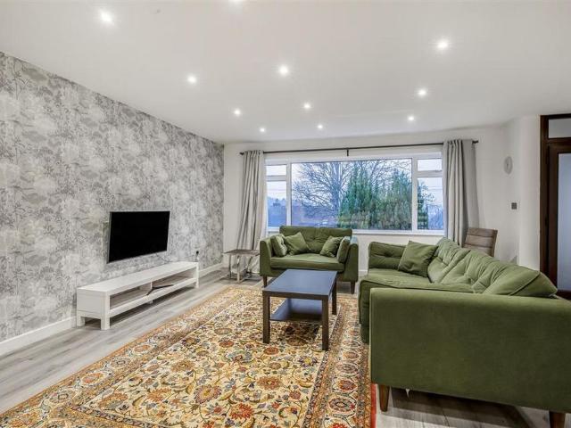 4 bedroom bungalow to rent