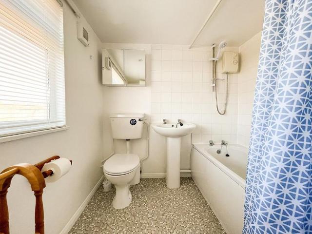 4 bedroom bungalow to rent