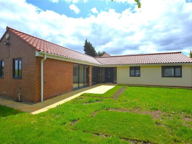 4 bedroom bungalow to rent