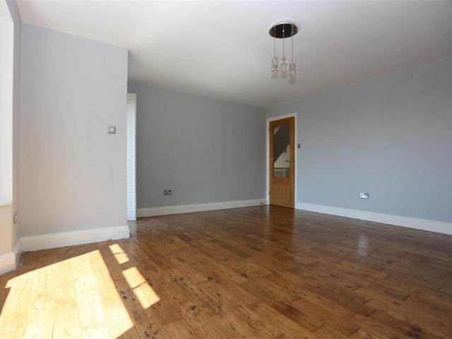 4 bedroom bungalow to rent