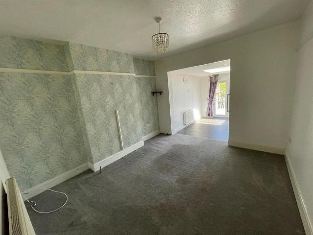 4 bedroom bungalow to rent