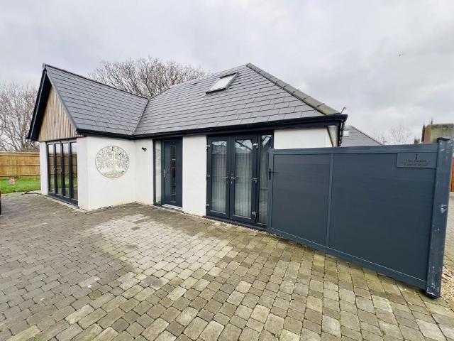 4 bedroom bungalow to rent