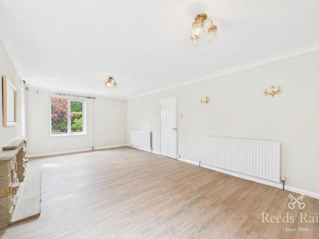 4 bedroom bungalow to rent