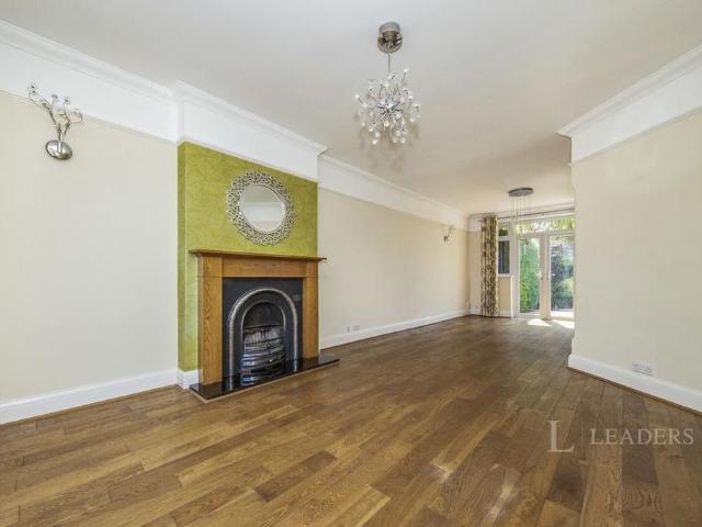 4 bedroom bungalow to rent