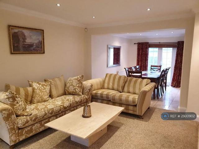 4 bedroom bungalow to rent
