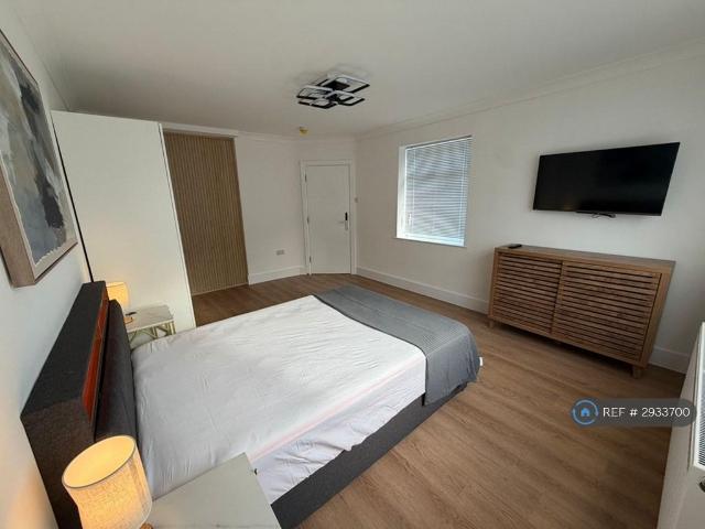 4 bedroom bungalow to rent