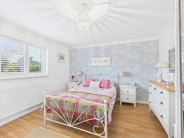 4 bedroom bungalow to rent