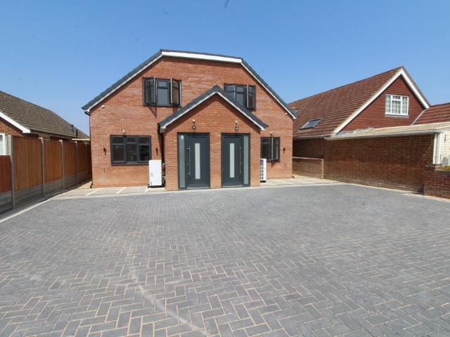 4 bedroom bungalow to rent