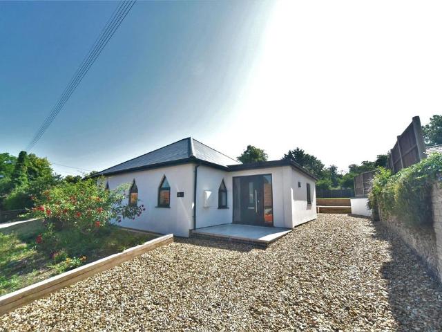 4 bedroom bungalow to rent