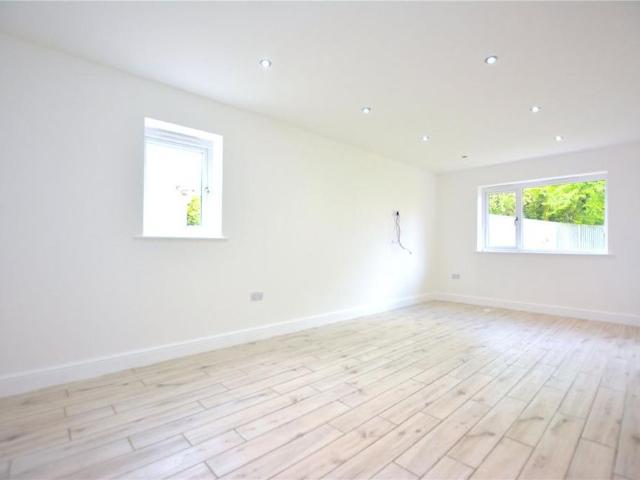 4 bedroom bungalow to rent