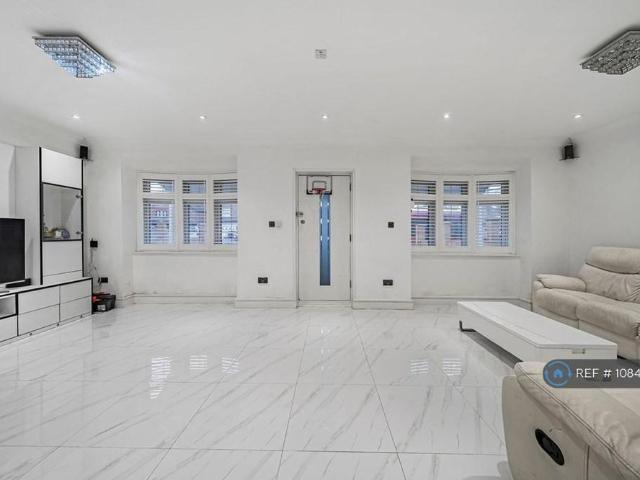 4 bedroom bungalow to rent