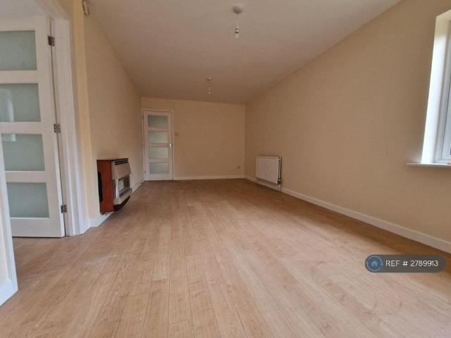 4 bedroom bungalow to rent