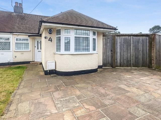 4 bedroom bungalow to rent