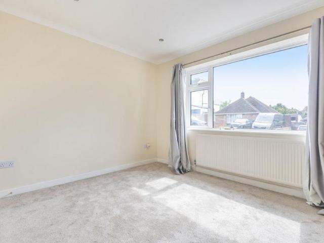 4 bedroom bungalow to rent